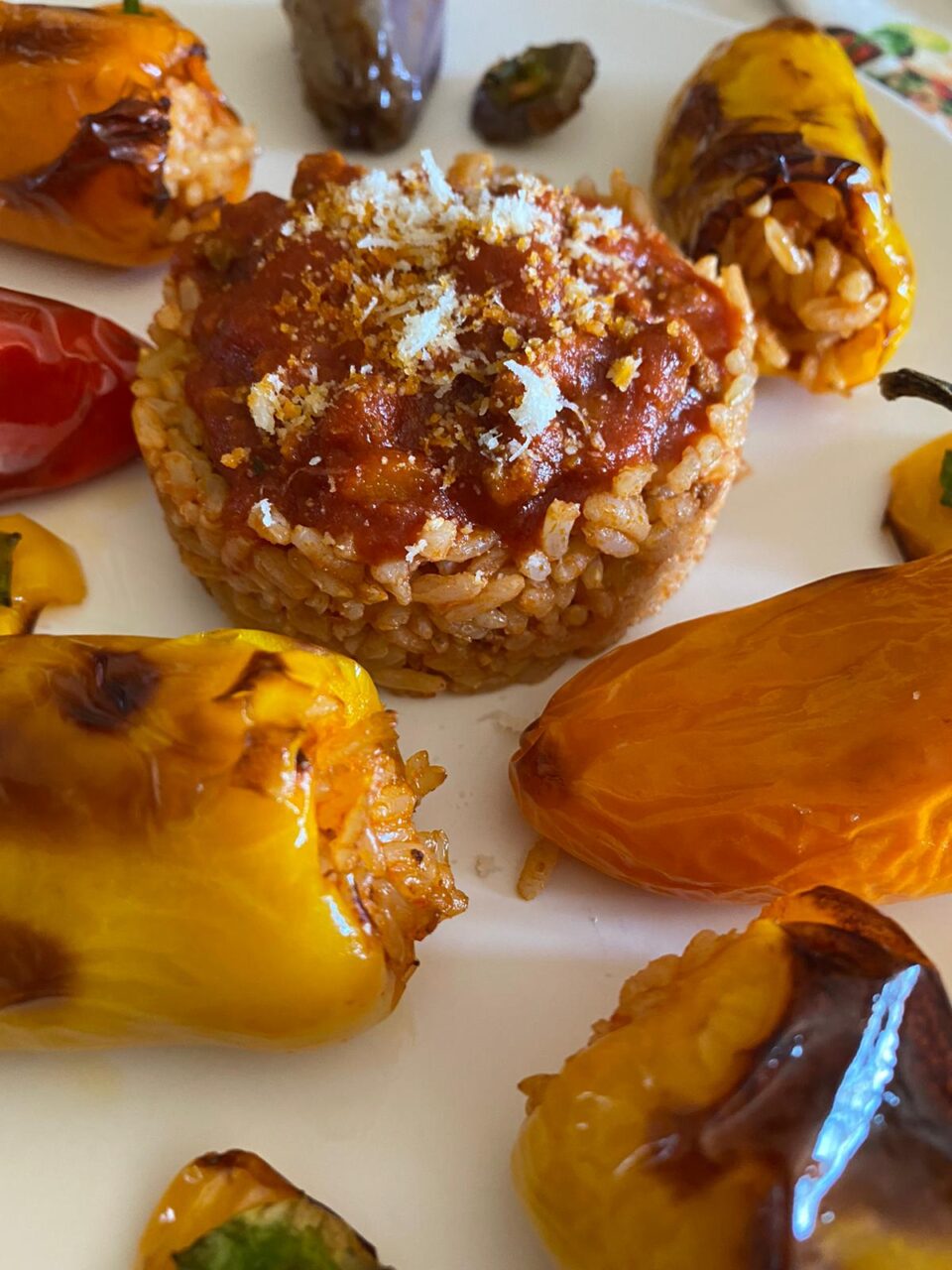 Risotto al ragù con peperoni ripieni di riso. - Il cibo divino di ...