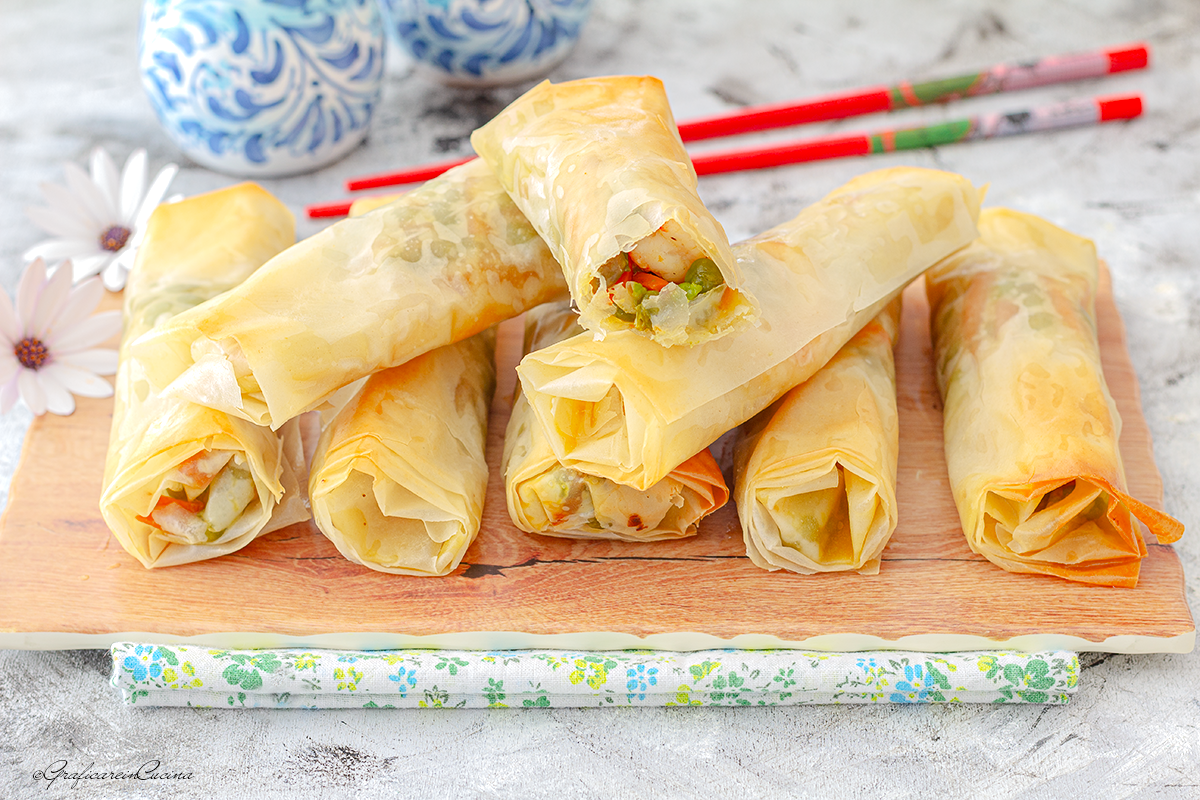 Involtini pasta fillo verdure e code di gamberi - Graficare in Cucina