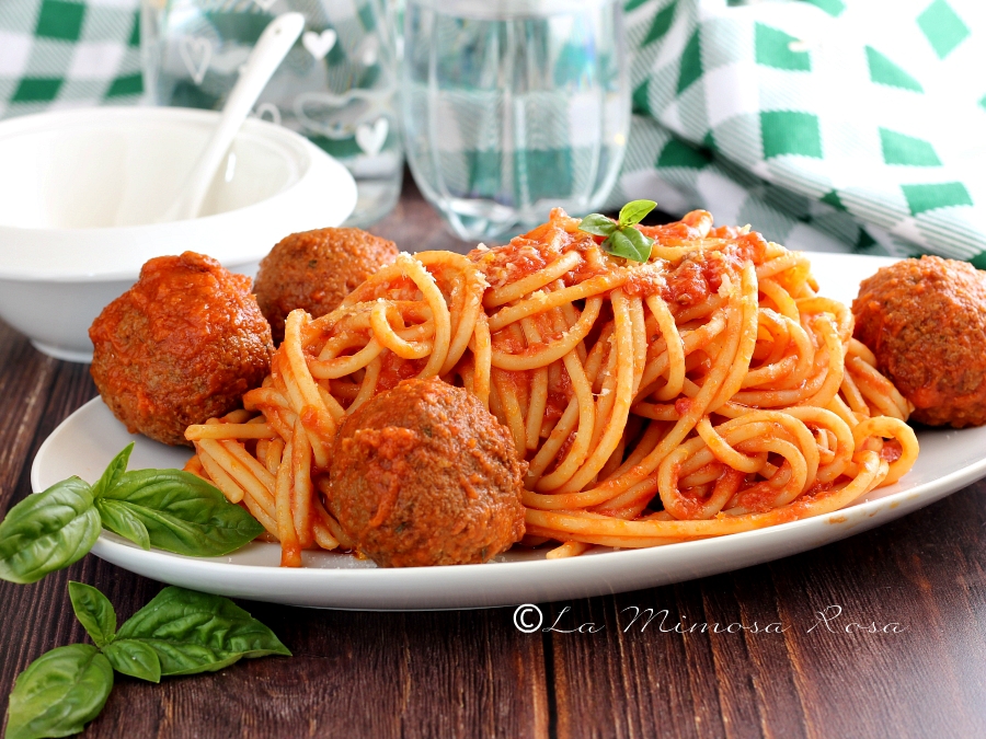 SPAGHETTI CON POLPETTE VEGETARIANE, fritte o al sugo