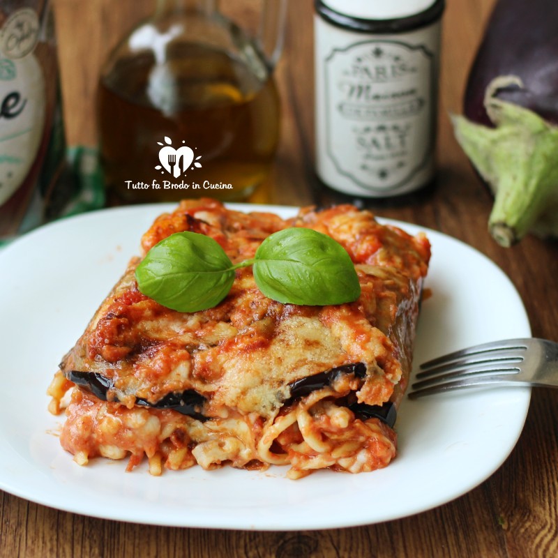 Involtini di melanzane e spaghetti al forno con besciamella "un piatto ...
