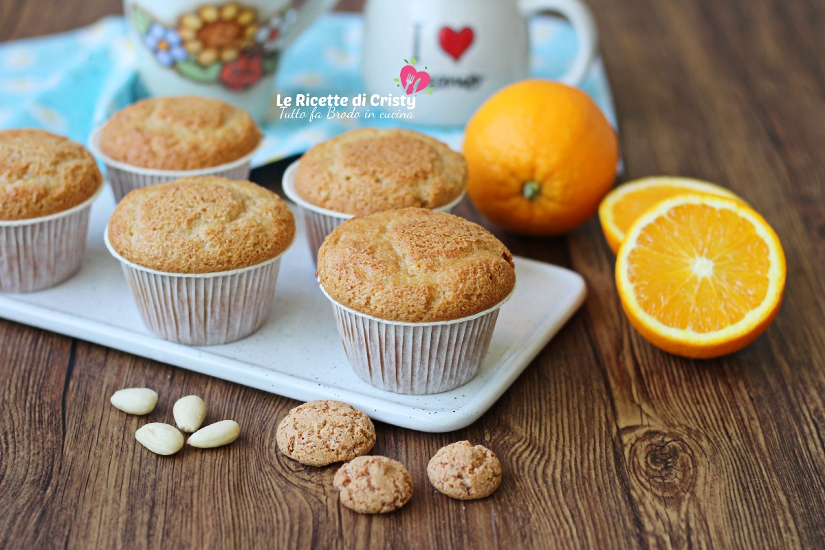 Muffin all'arancia con amaretti e mandorle sofficissimi "una delizia profumata" - Tutto fa Brodo ...