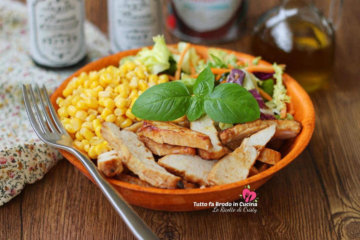Poke Bowl di Pollo Grigliato: piatto unico proteico e leggero! - Tutto ...