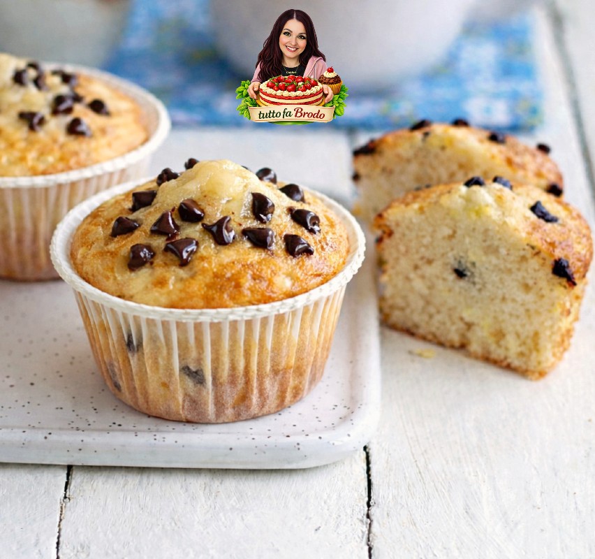 Muffin allo Yogurt Soffici con Gocce di Cioccolato - Tutto fa Brodo in ...