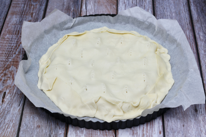 Torta rovesciata con scarola e formaggio