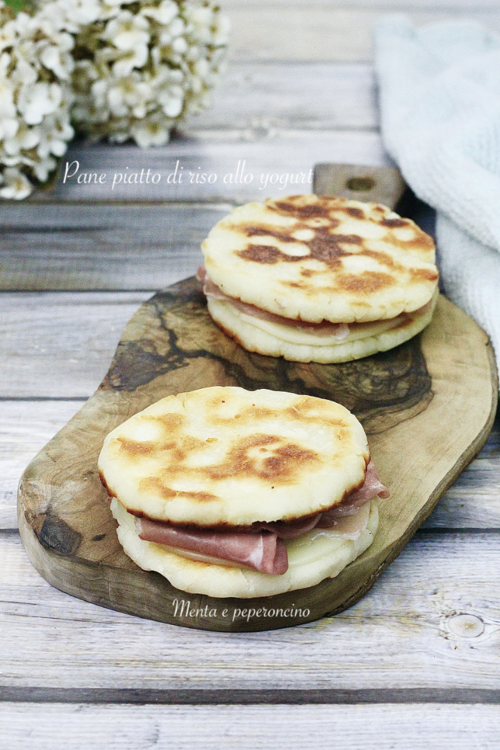 Pane piatto di riso allo yogurt