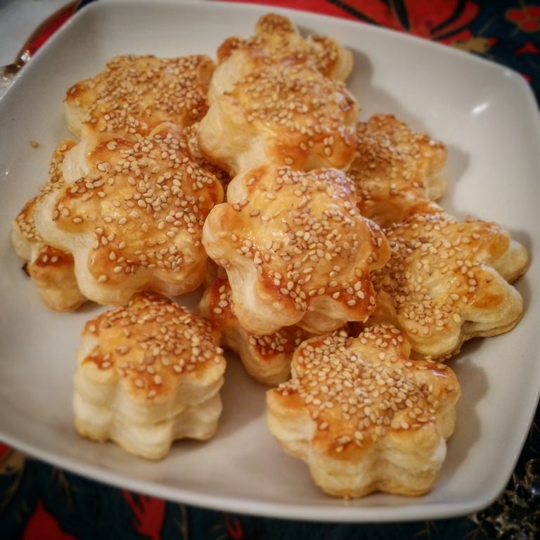 Fiorellini di Pasta Sfoglia con Salmone e Philadelphia