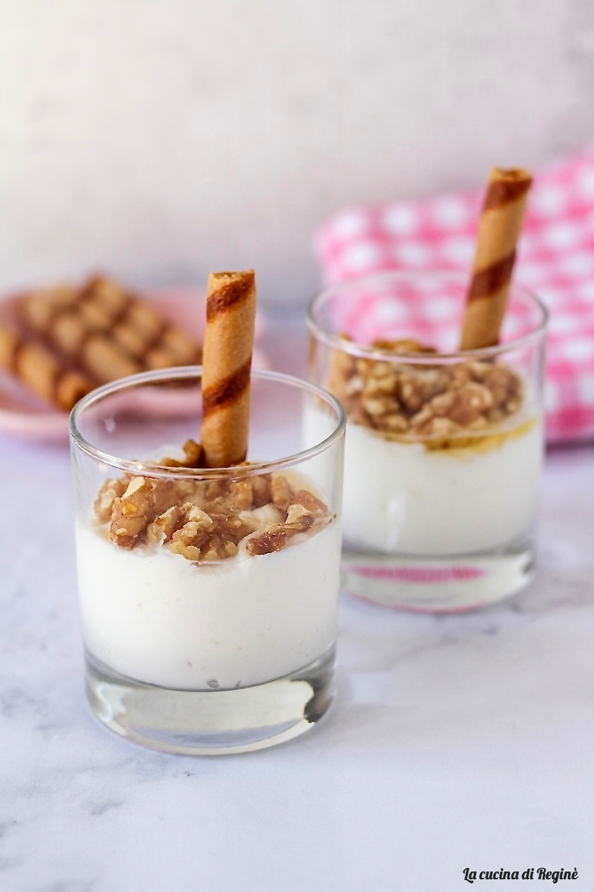 Mousse di Yogurt Greco al Miele e Noci - La cucina di Reginé
