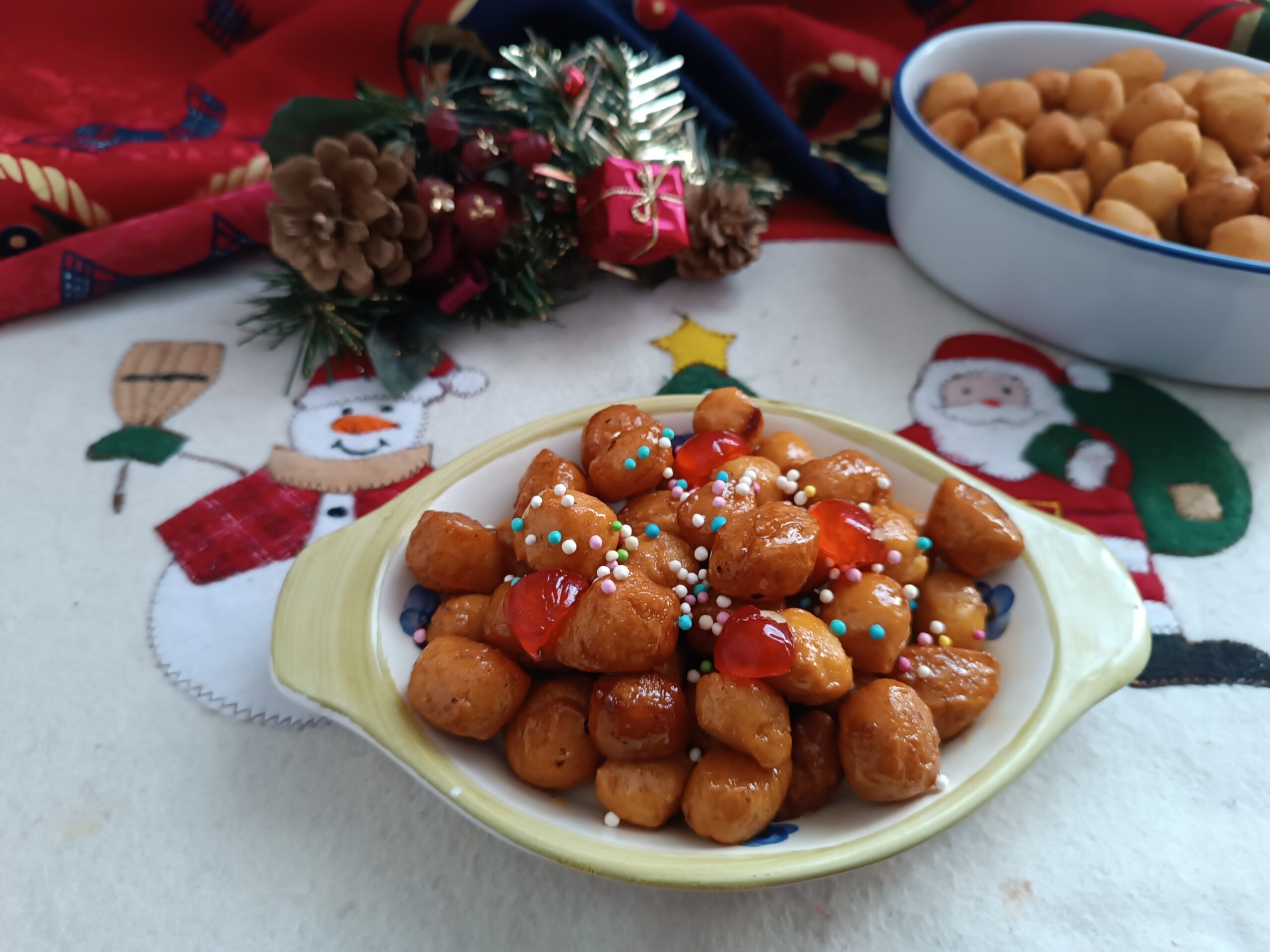 Pignolata al miele o struffoli - Un'idea al giorno