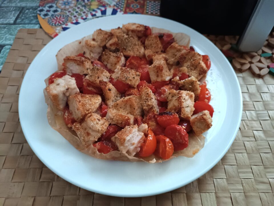 Petto di pollo e pomodorini in friggitrice ad aria - Un'idea al giorno
